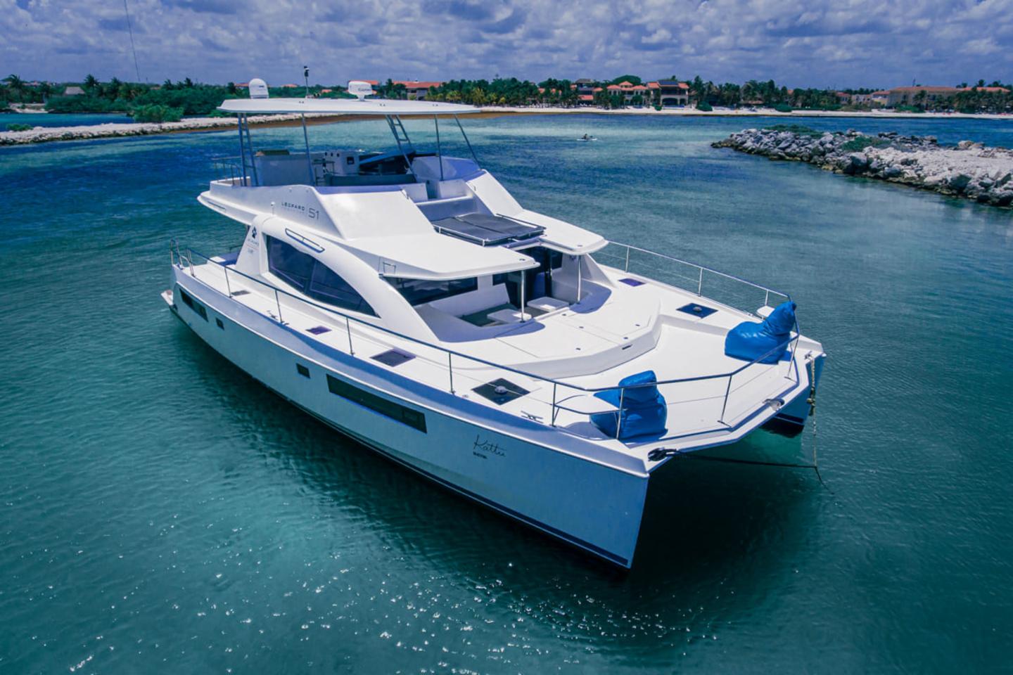 Catamaran Leopard PowerCat 51 ft RM - Tropical Elite Experiences